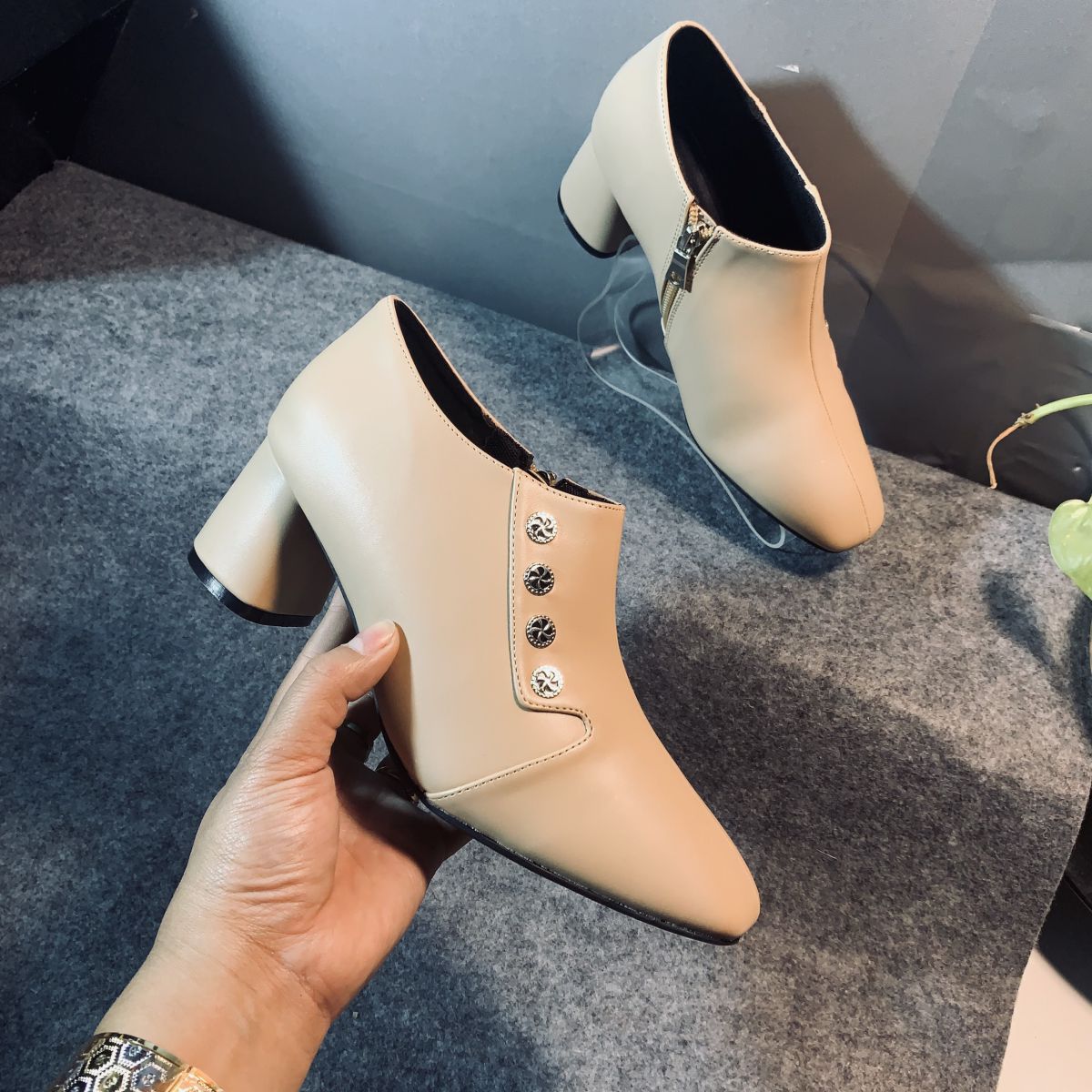 Kiểu giày boot đẹp cho các nàng diện trong hè